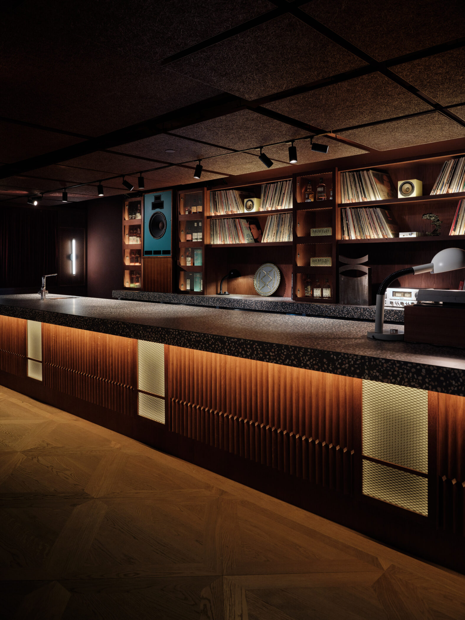 @CHARLIEMCKAY 02246 ⋆ Globetrender