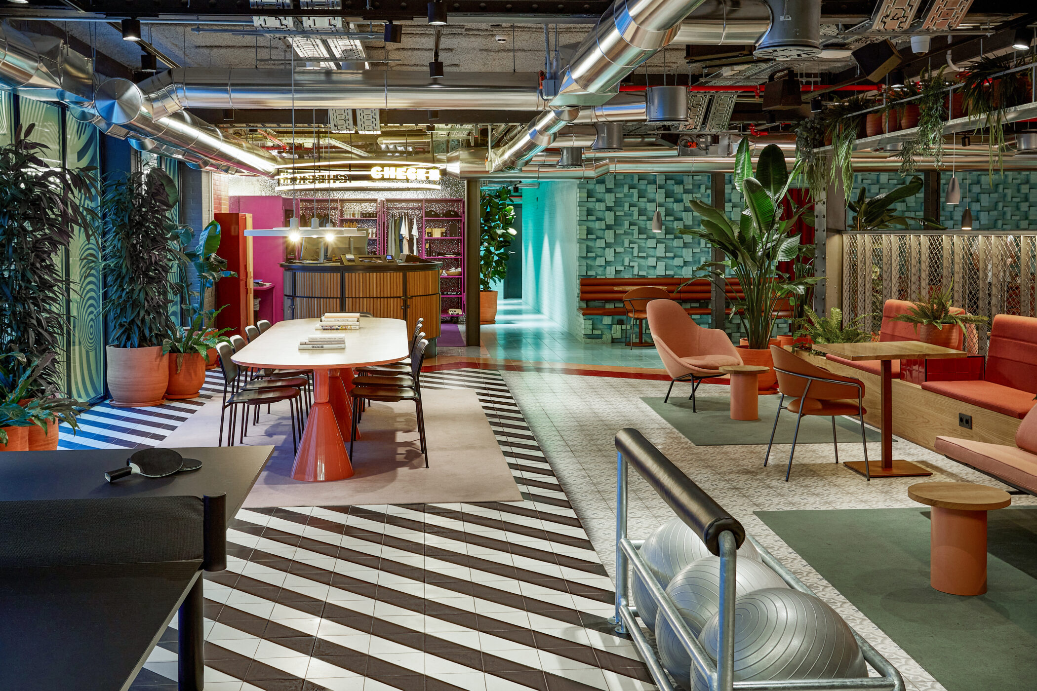 535920-TheSocialHub_Madrid_Interior_Lobby_CheckIn_2023_04-eb6748-original-1714037143 ⋆ Globetrender