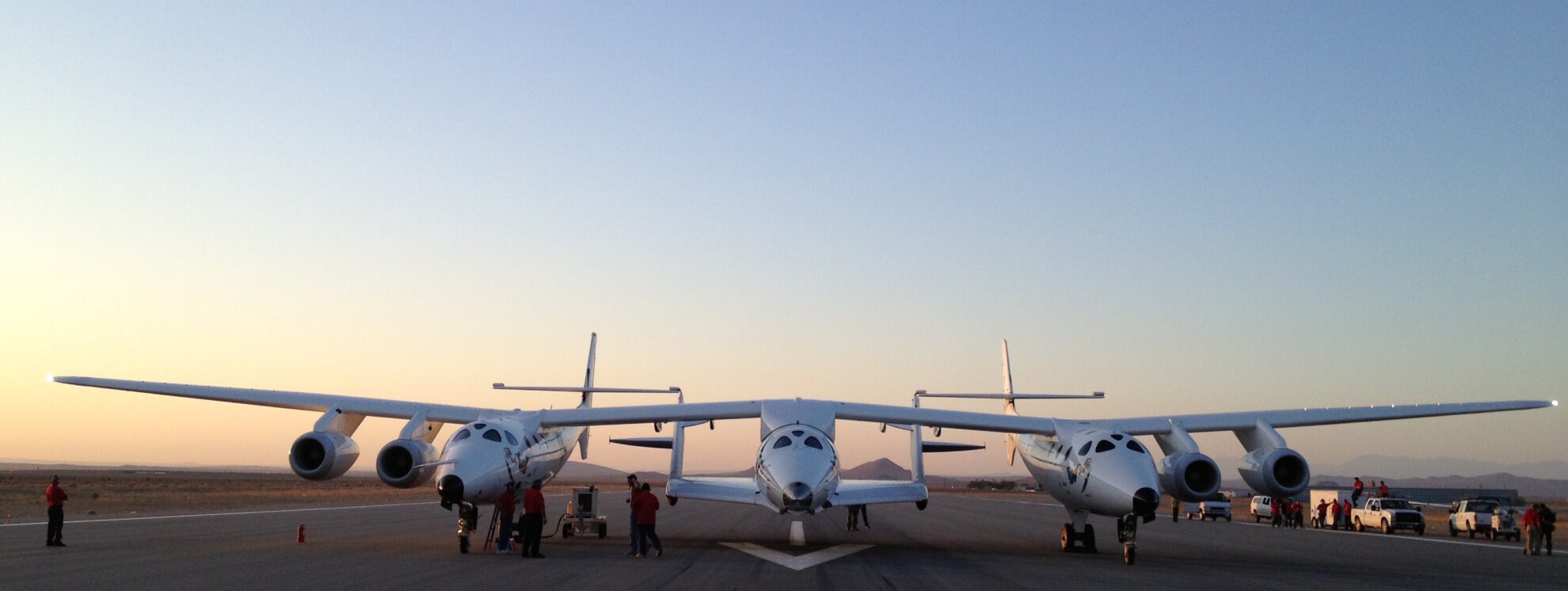 WhiteKnightTwo & the first SpaceShipTwo on runway. - Globetrender