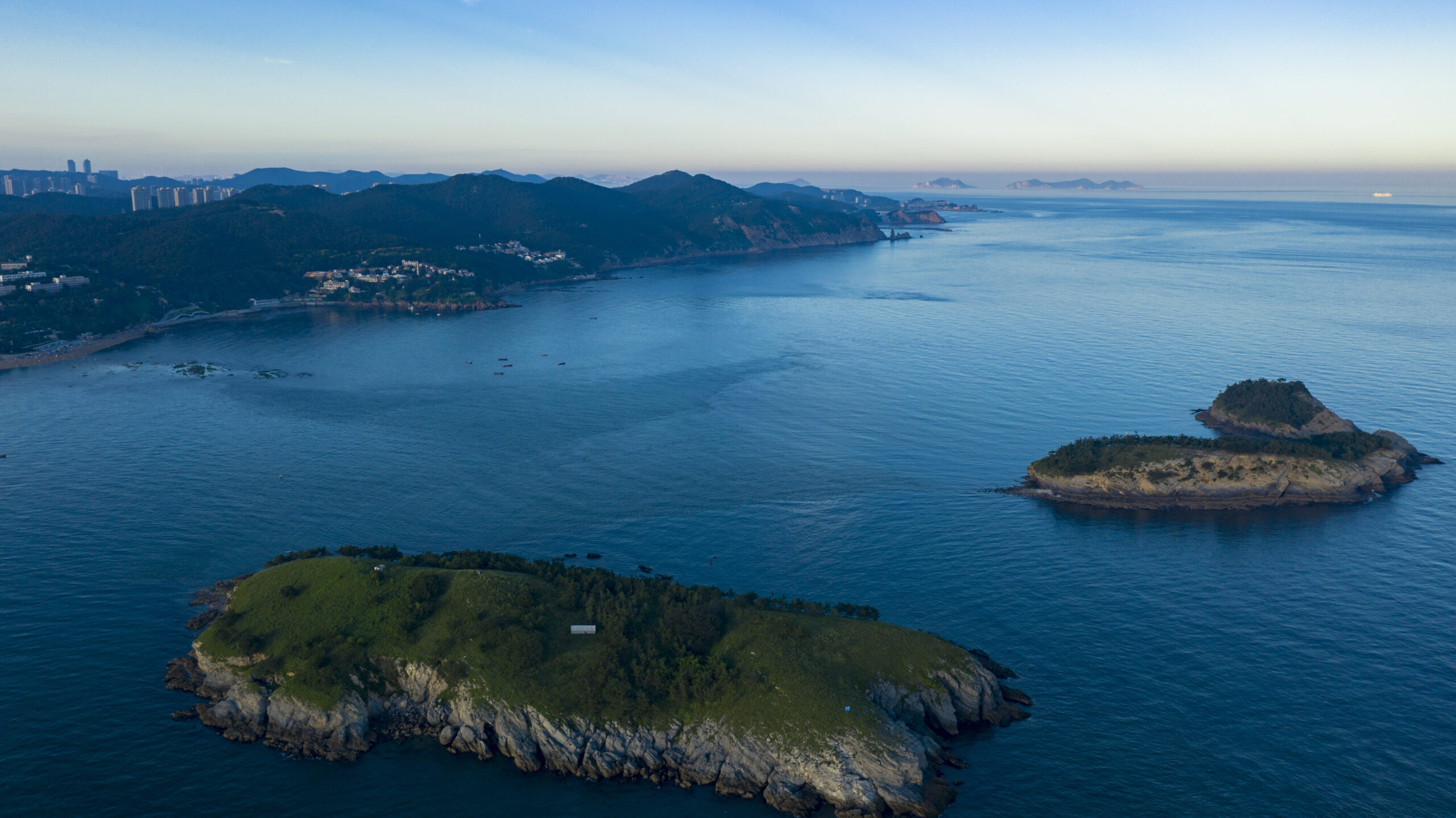Aerial photography of an isolated island on the sea was taken in Dalian ...