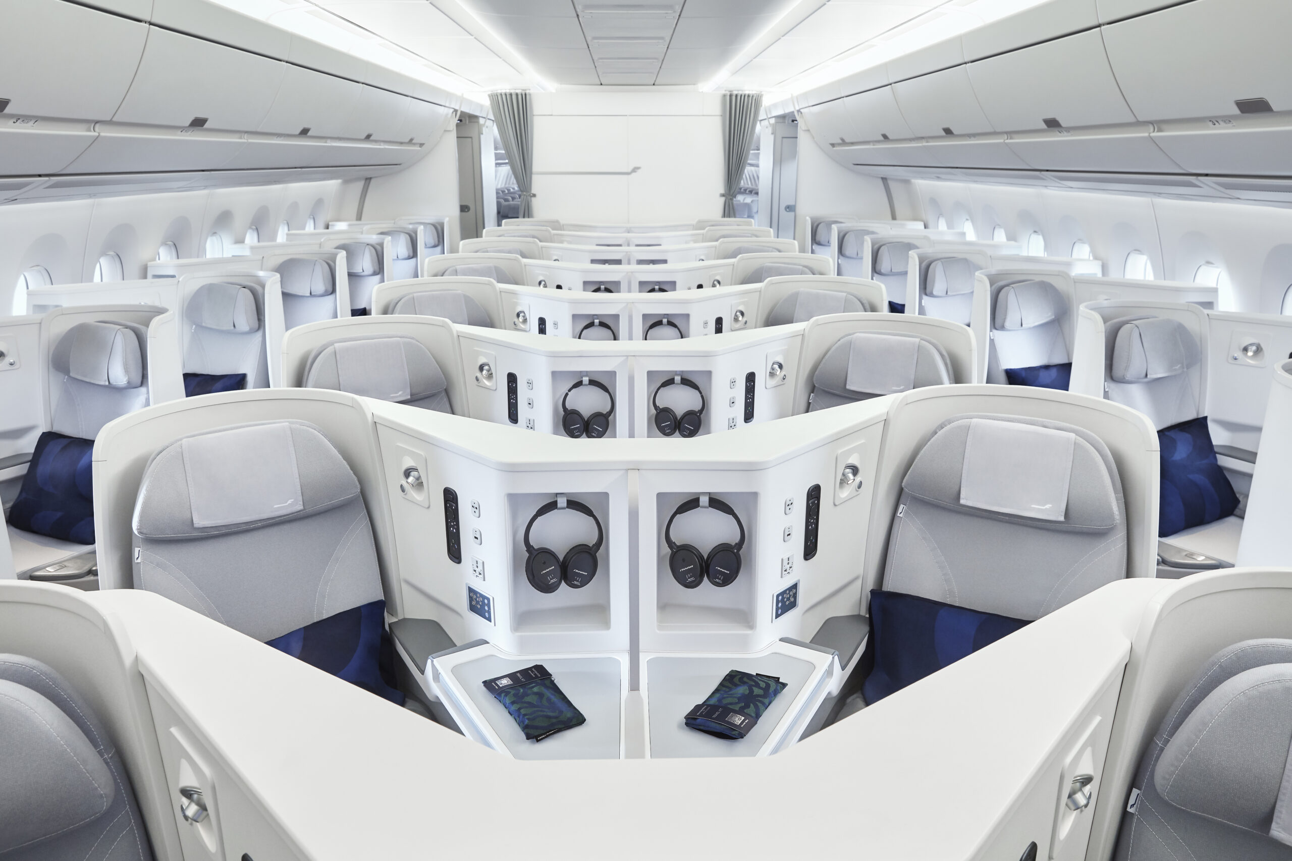 Finnair_A350_business_class_cabin_wide_front_view - Globetrender