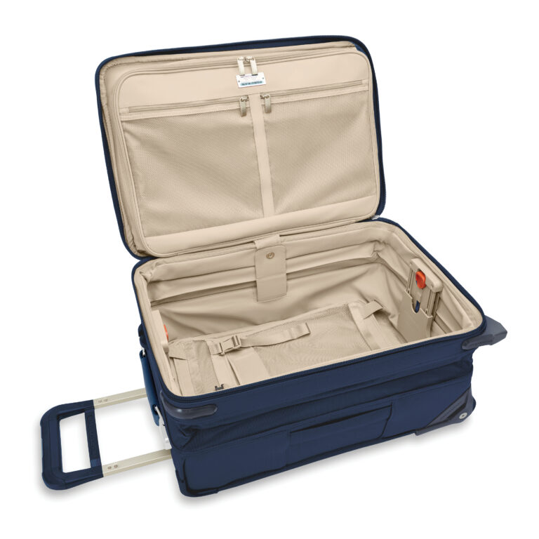 Crowdfunding starts for Pull Up suitcase that converts into closet