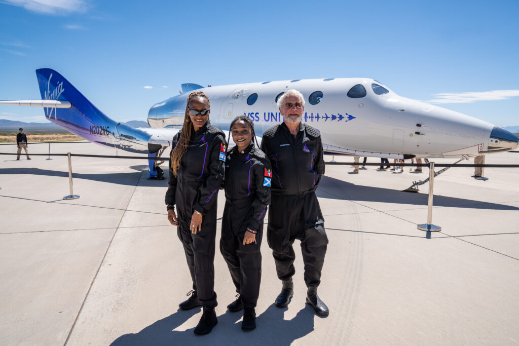 Virgin Galactic flies mother and daughter to space