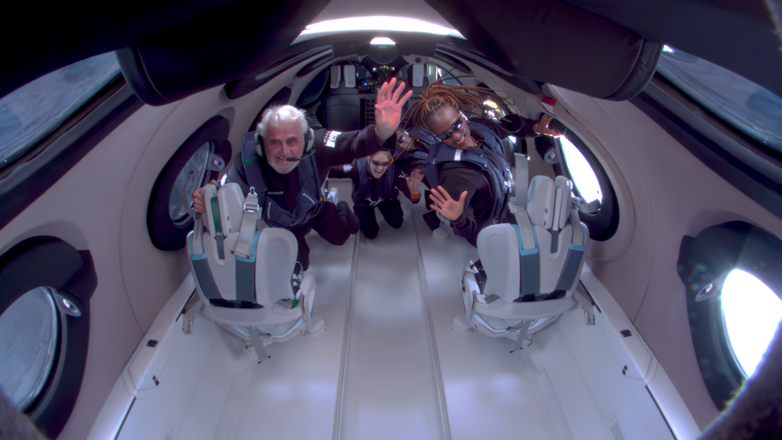 Virgin Galactic flies mother and daughter to space