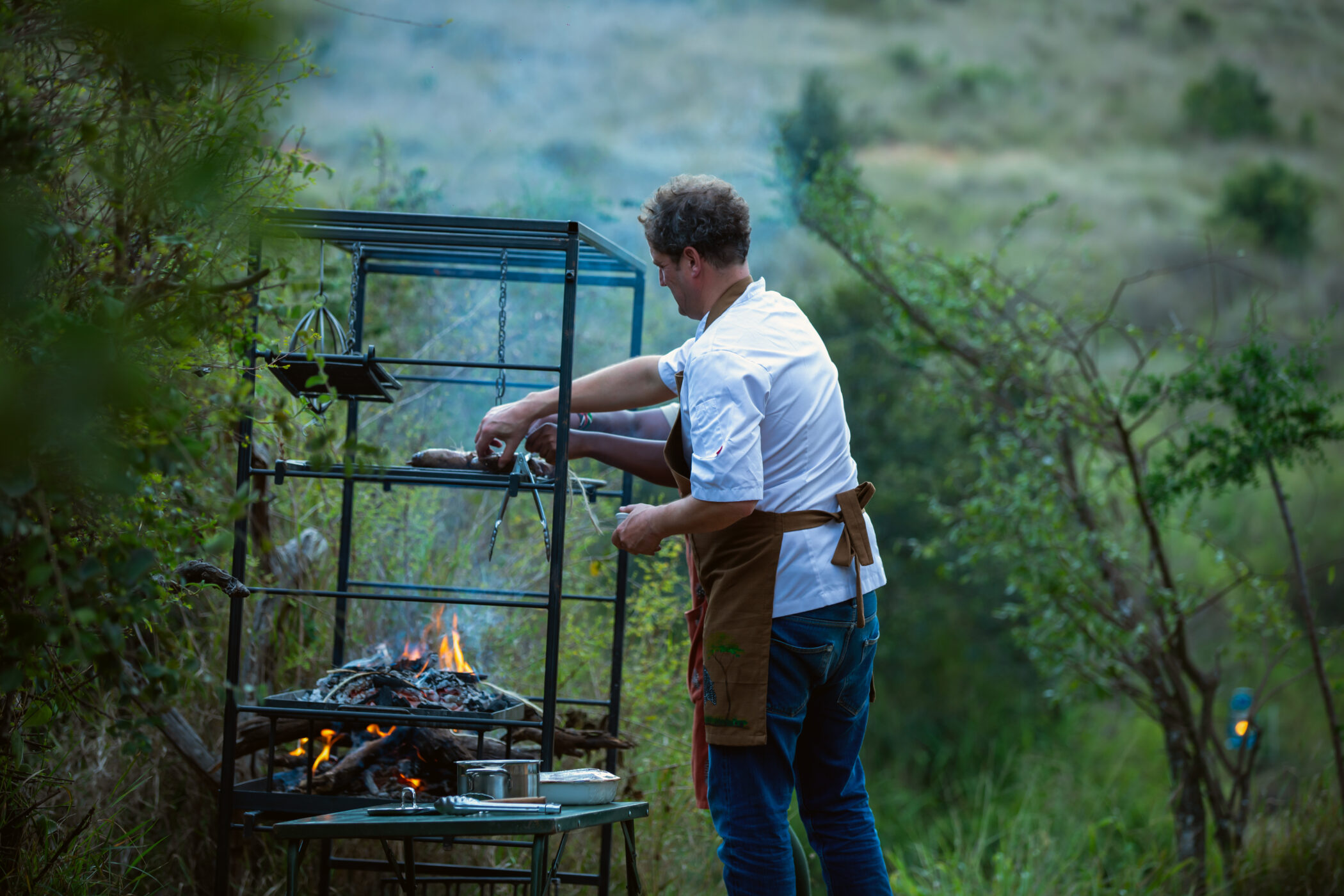 Cooking over the fire - Valentine Warner, KITW ⋆ Globetrender