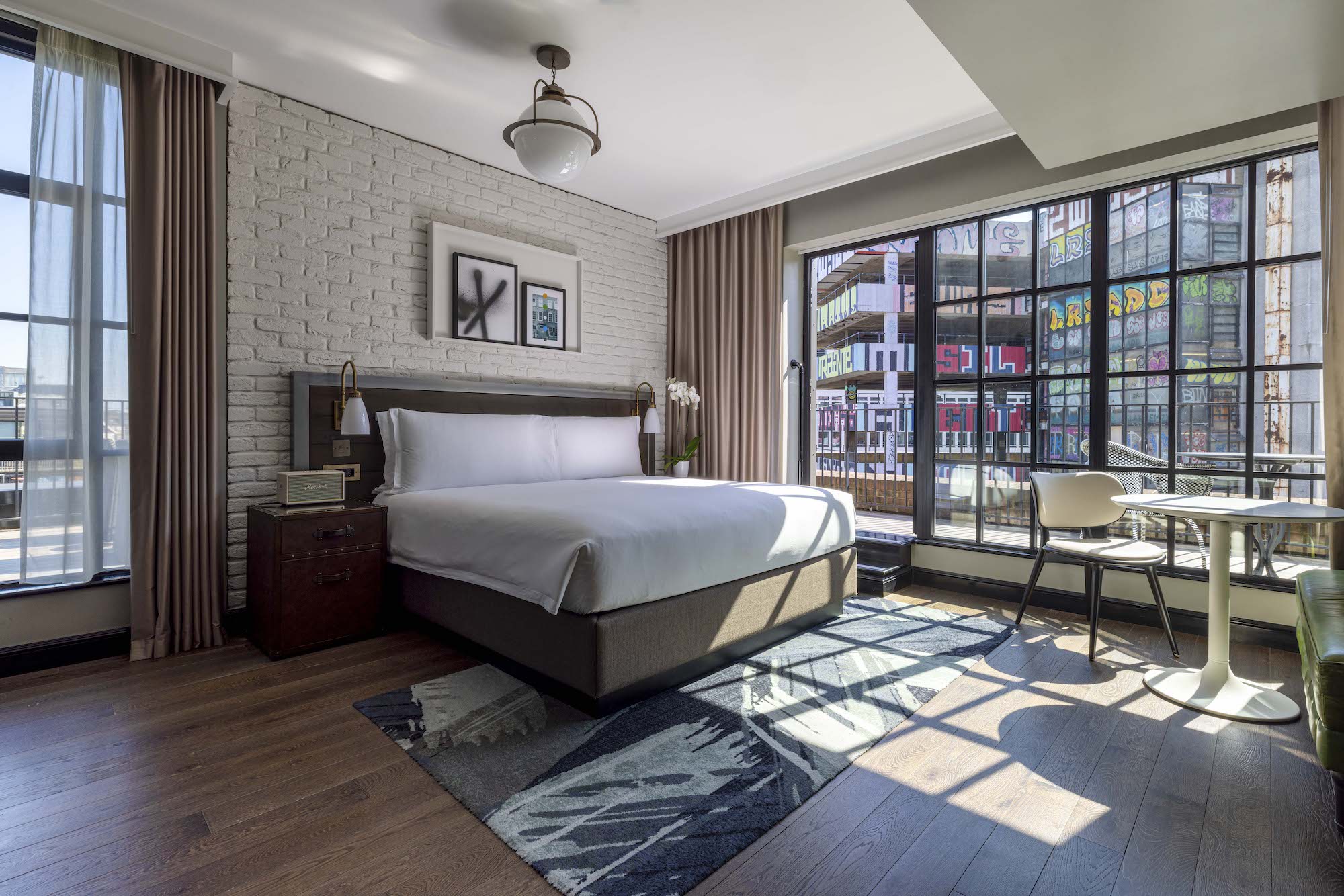 Grand_Chamber_Junior_Suite_Terrace_Virgin_Hotels_London_Shoreditch ⋆ Globetrender